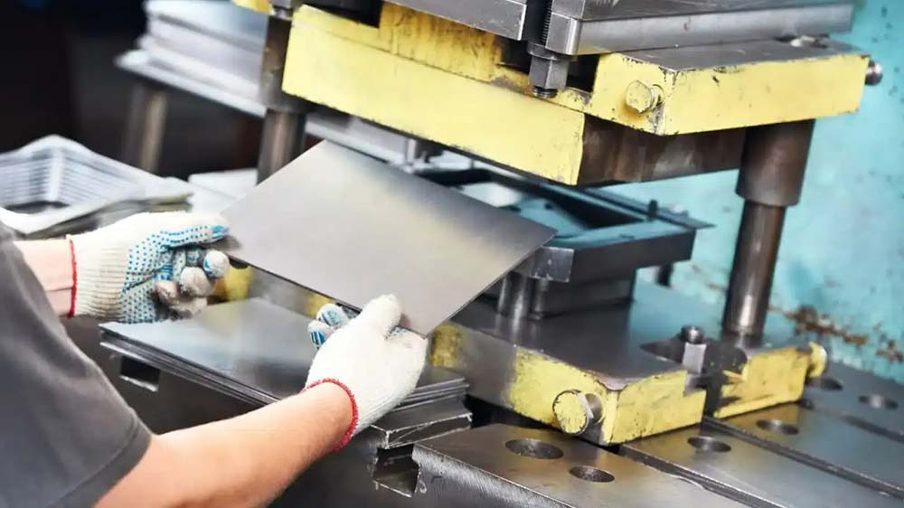 Sheet Metal Hemming: Process, Types, Benefits, Uses & Tips