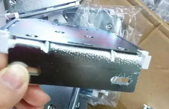 Por que peças de liga de alumínio borbulham após a galvanoplastia?