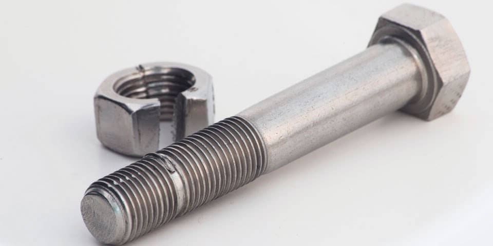 Rigidité, résistance et dureté dans la fabrication des métaux